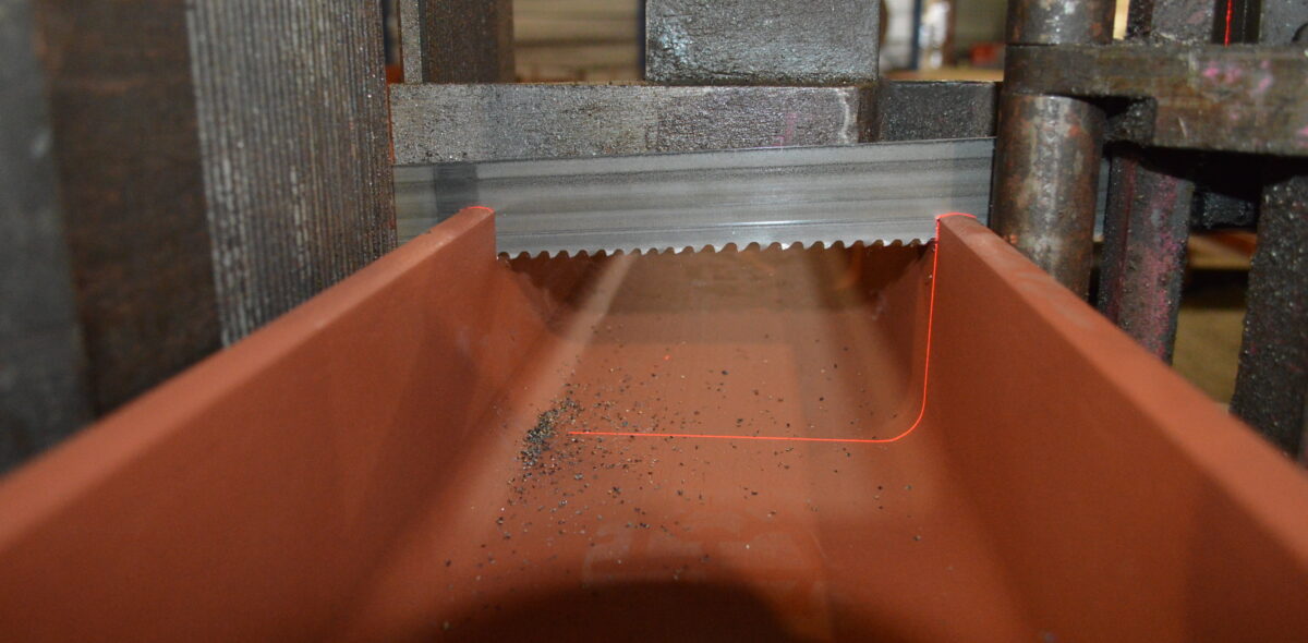 Cutting profiles and beams - IJzermagazijn